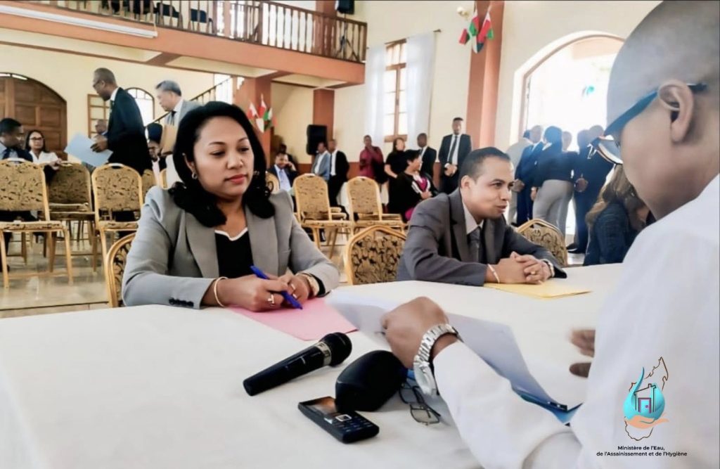 Ramatoa Minisitry ny Rano nanao ny Fanambaram-pananana teny amin’ny HCC ...